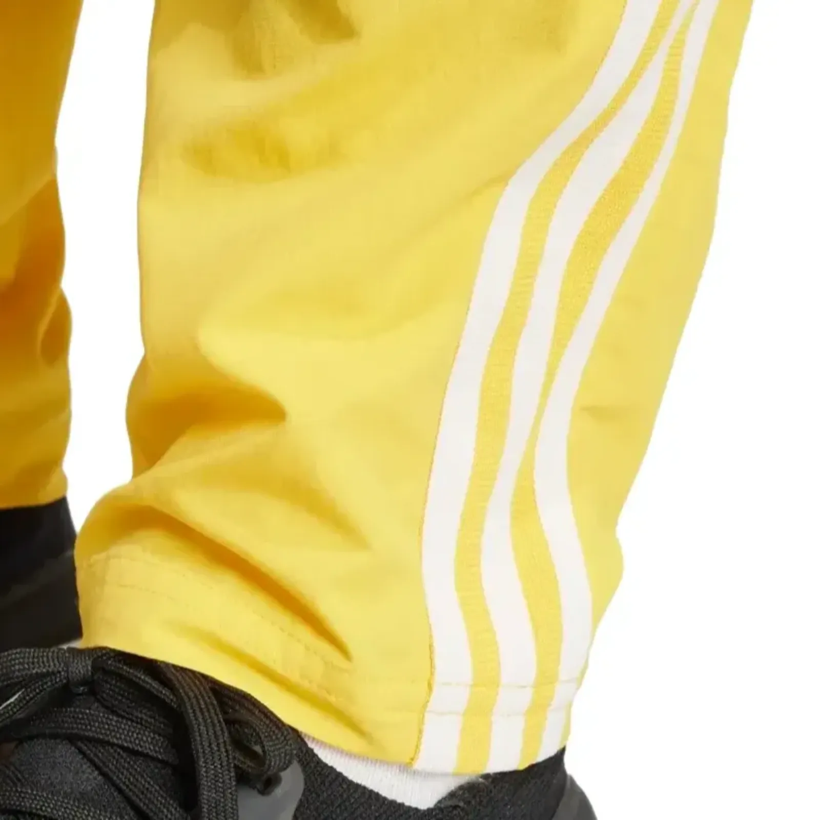 Juventus yellow training presentation Soccer tracksuit 2024 - Adidas ...
